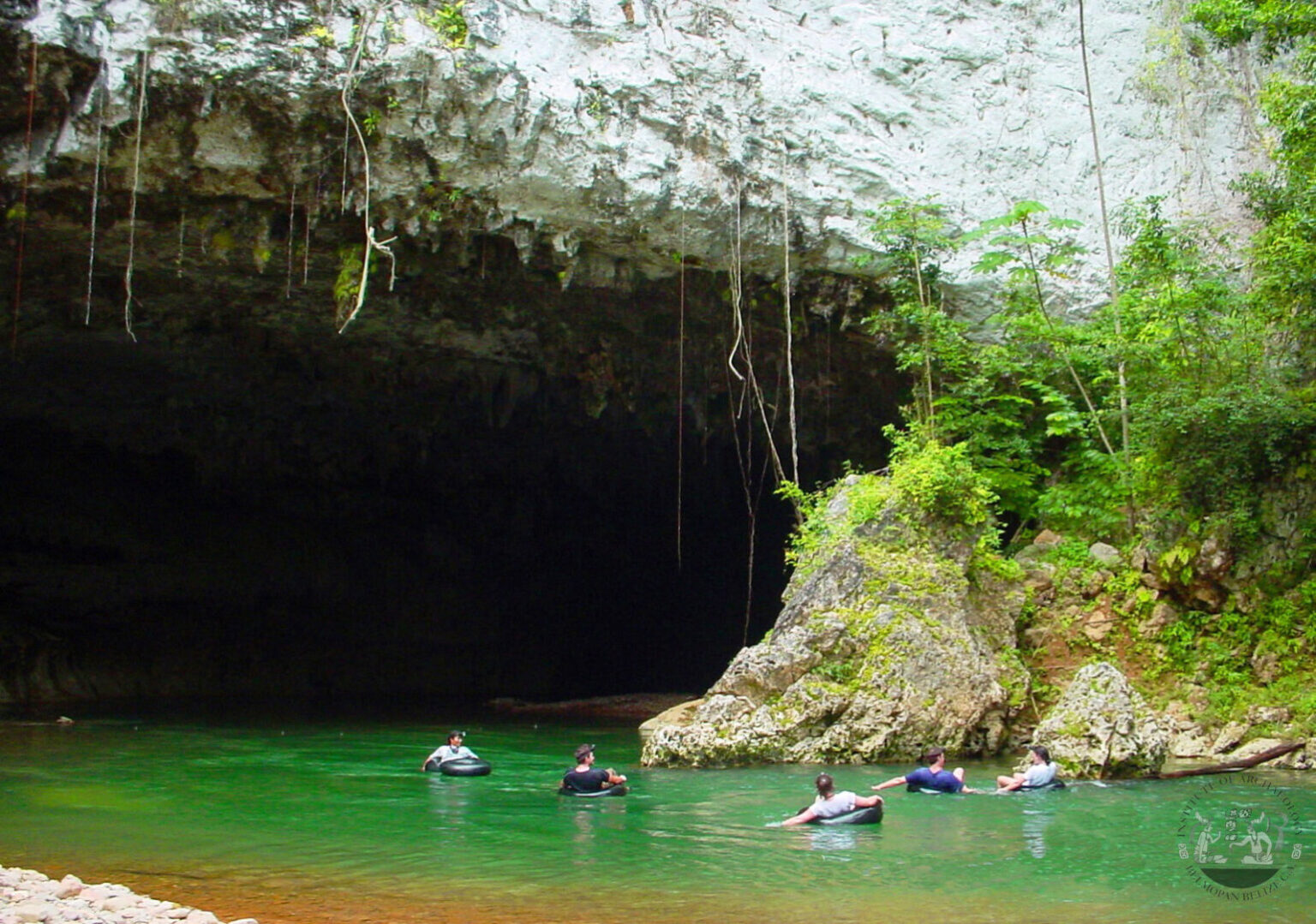 Nohoch Che’en (Caves Branch) – National Institute of Culture and History